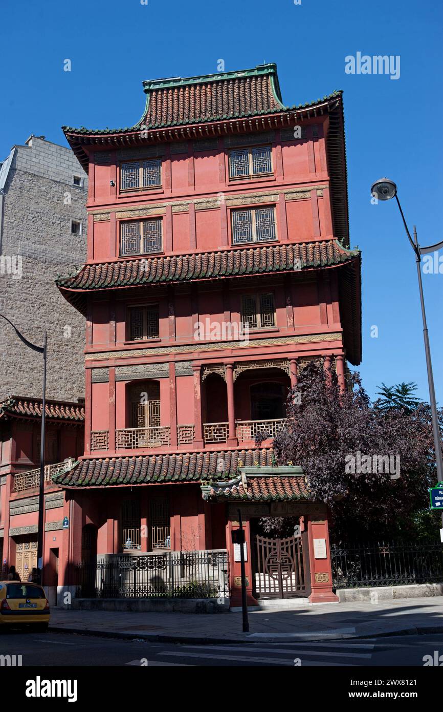 Pagode de paris hi-res stock photography and images - Alamy