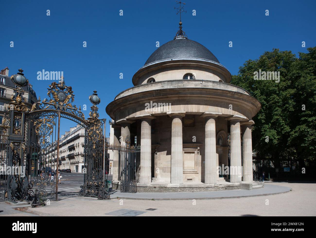 France, Ile de France region, 8th arrondissement, parc monceau, rotunda ...