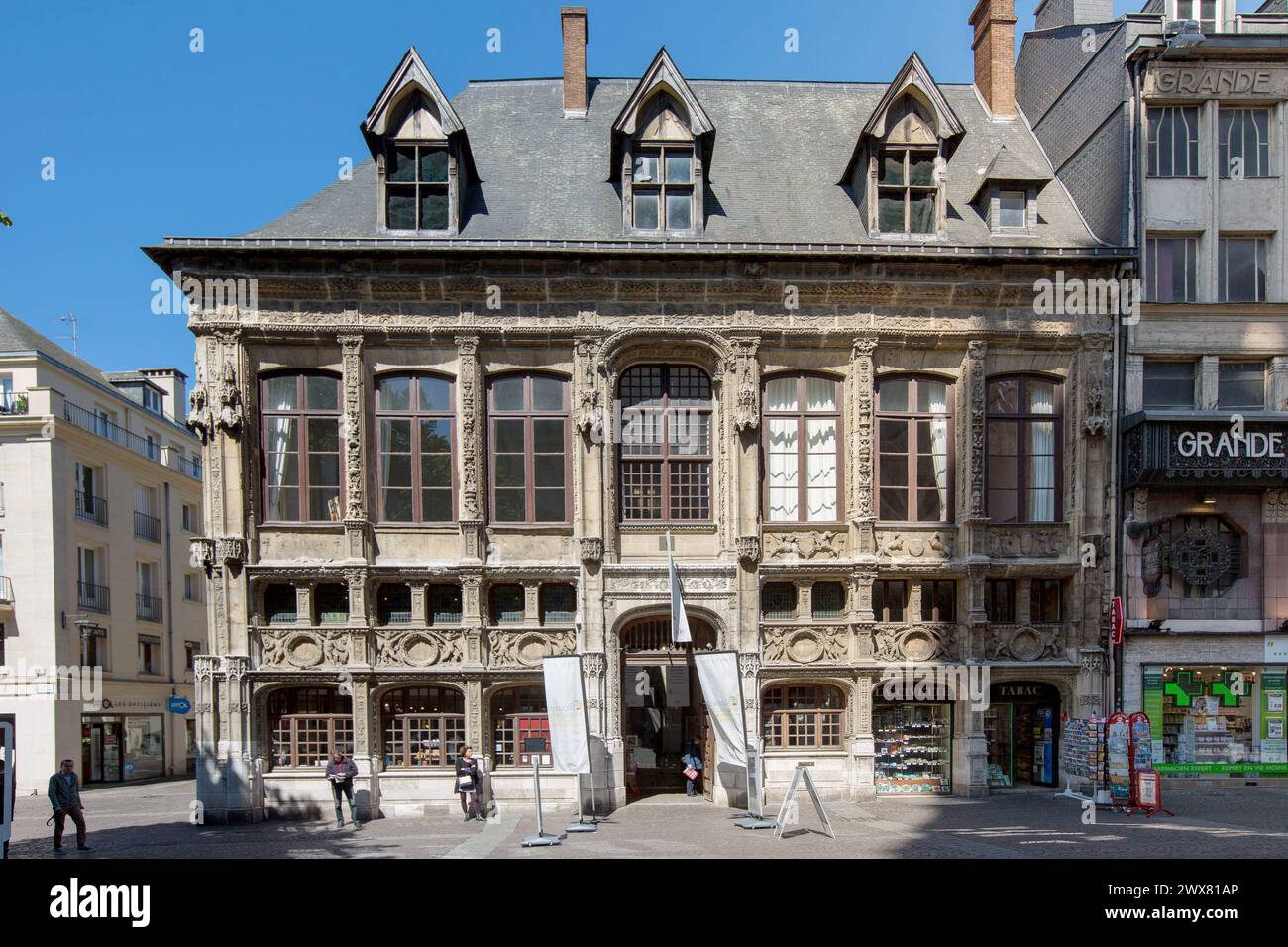Place de la cathedrale rouen hi-res stock photography and images - Alamy