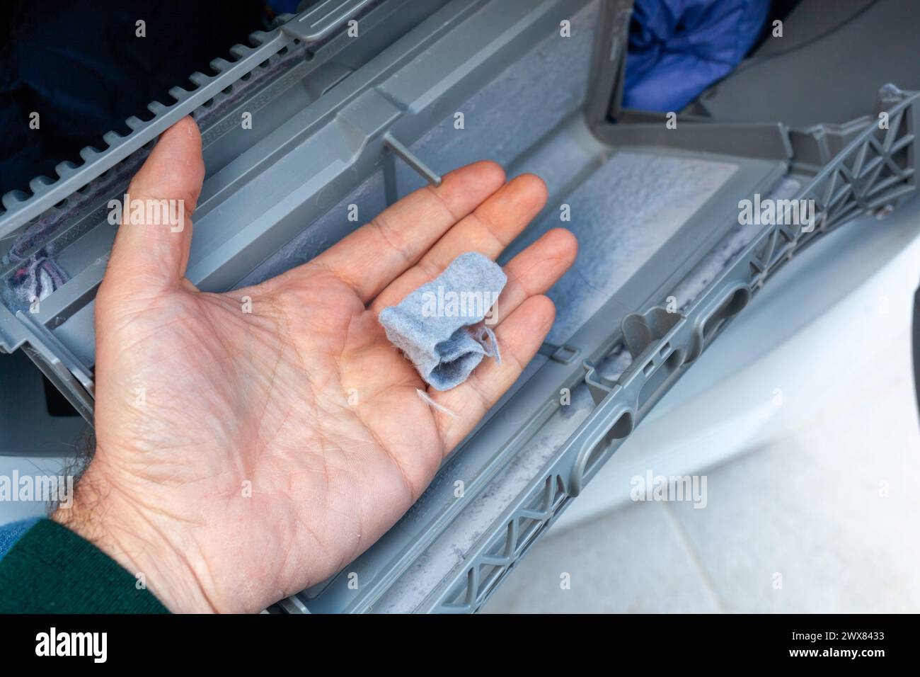 How to properly clean and maintain your clothes dryer lint trap for ... How to properly clean and maintain your clothes dryer lint trap for ...