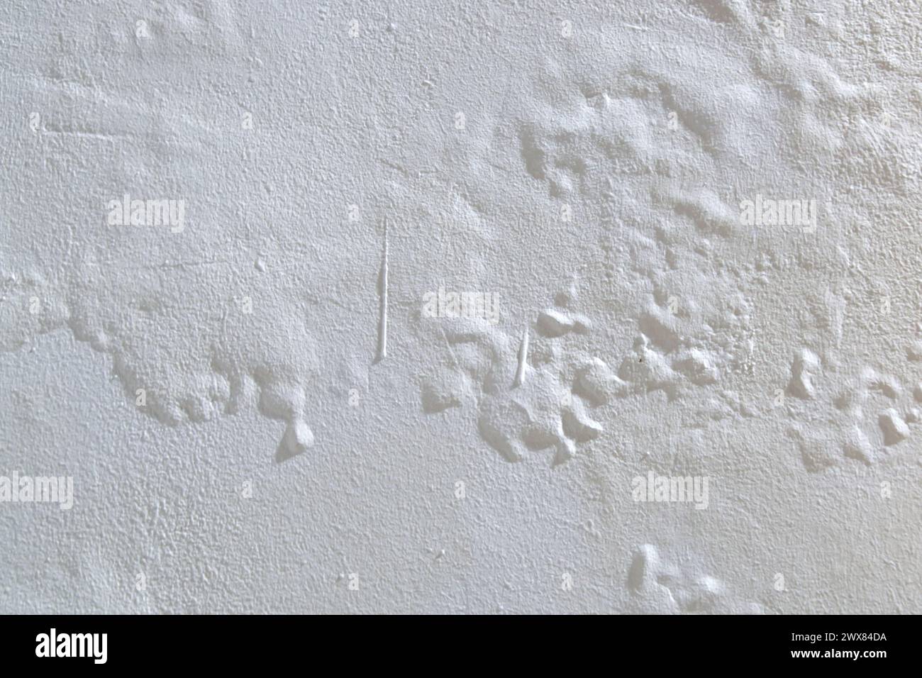 Saltpeter on the wall, Closeup of wall stained with water infiltration ...