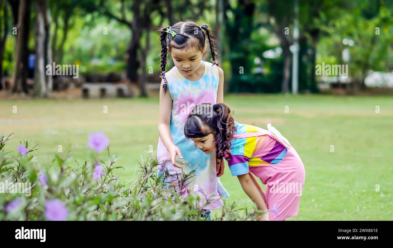 Kids observing nature diversity hi-res stock photography and images - Alamy