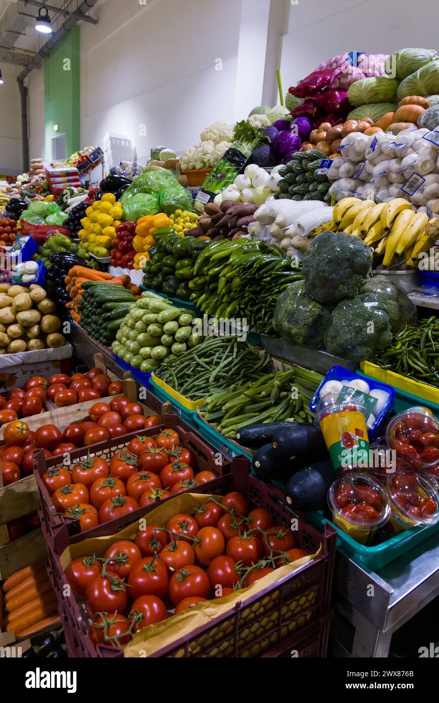 A Fruit and vegetable market stall Stock Photo - Alamy