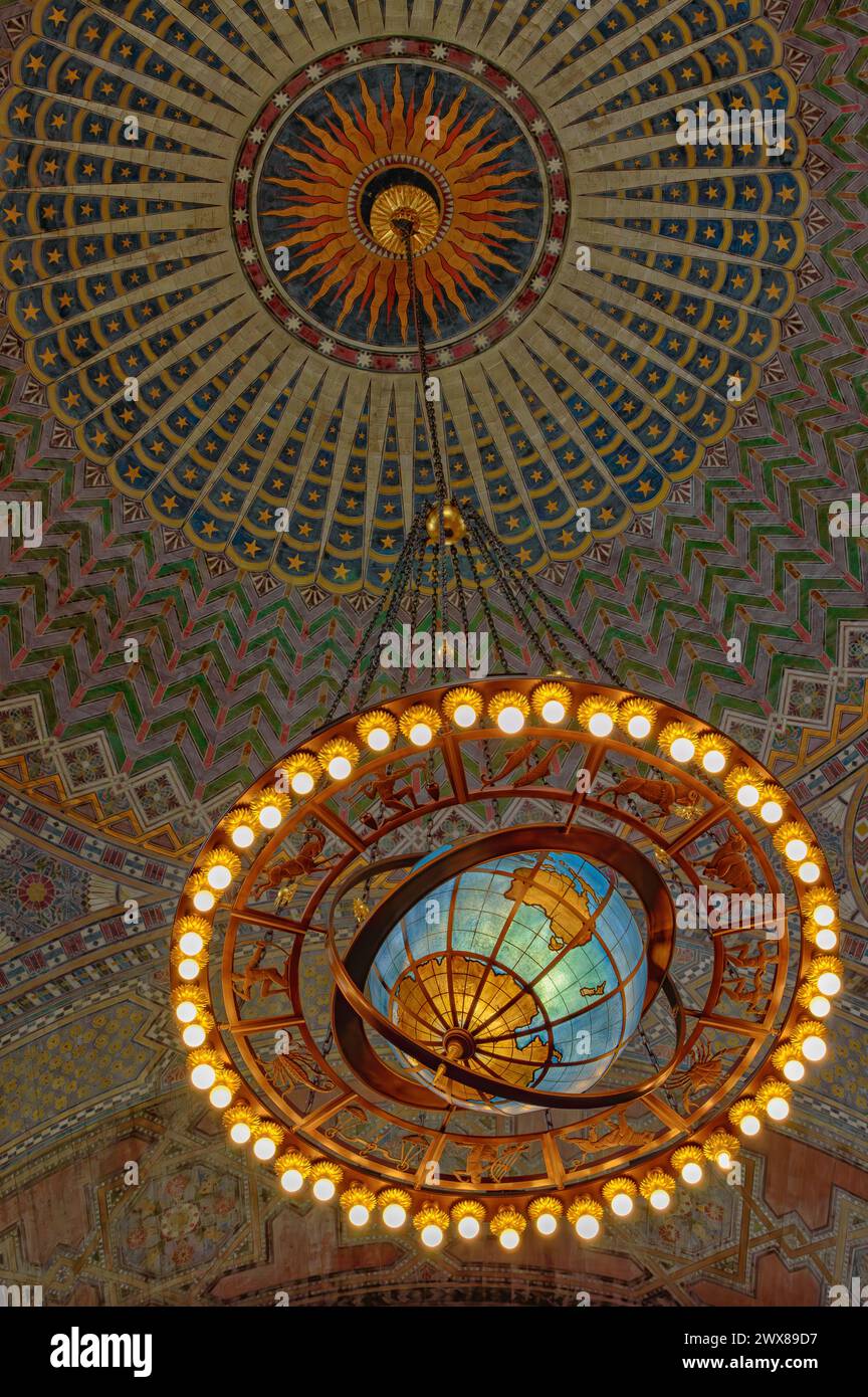 Vertical interior of the Los Angeles Central Library showing sunburst ...