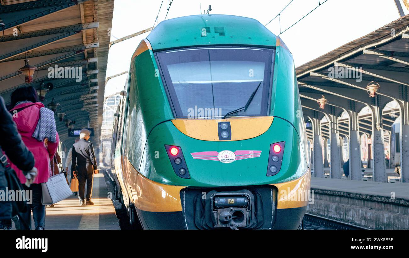 Train at Bucharest North Railway Station (Gara de Nord Bucuresti Stock ...