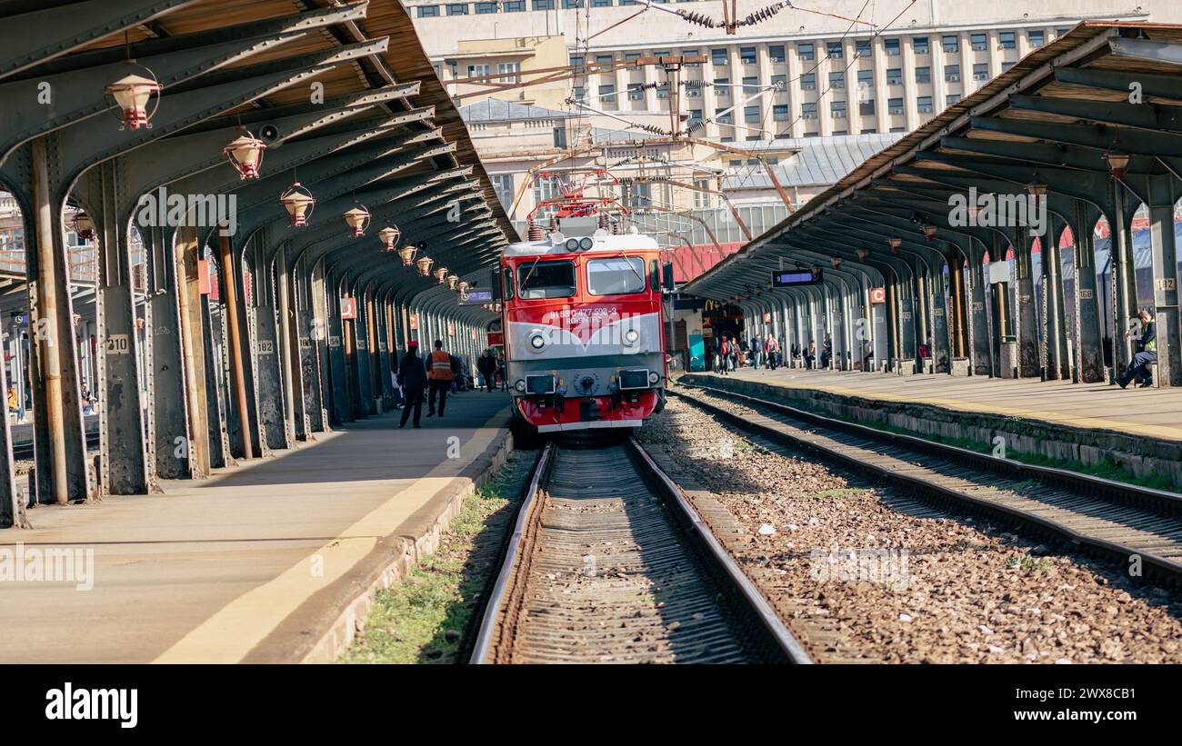 Train at Bucharest North Railway Station (Gara de Nord Bucuresti Stock ...