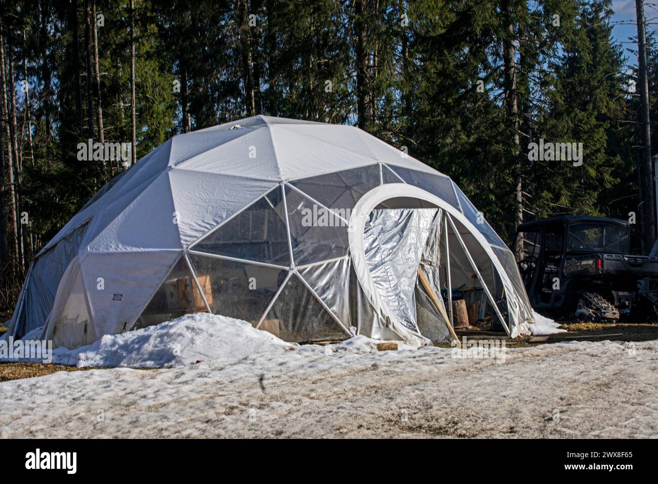 Outdoor cafe by ski slope hi-res stock photography and images - Alamy