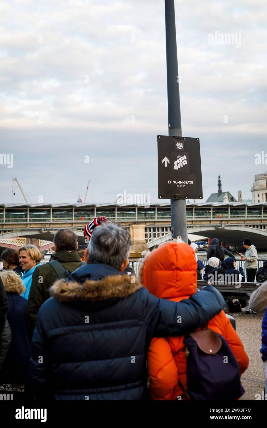 The Queue 14-19 September 2022 a queue of mourners waited to file past ...