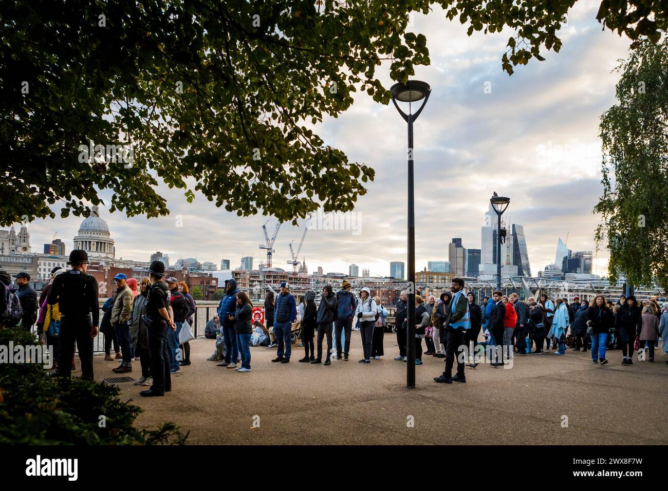 The Queue 14-19 September 2022 a queue of mourners waited to file past ...
