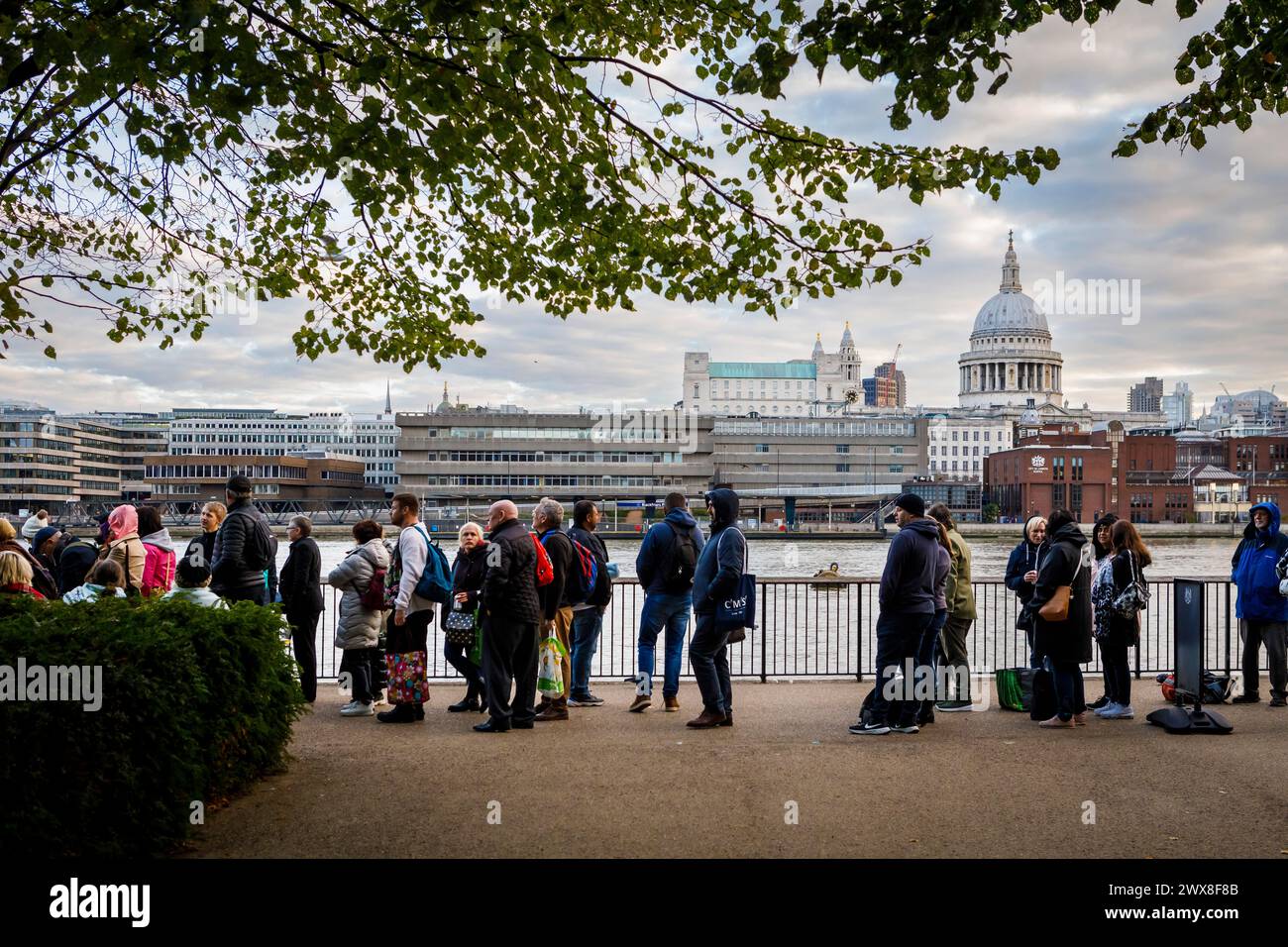 The Queue 14-19 September 2022 a queue of mourners waited to file past ...