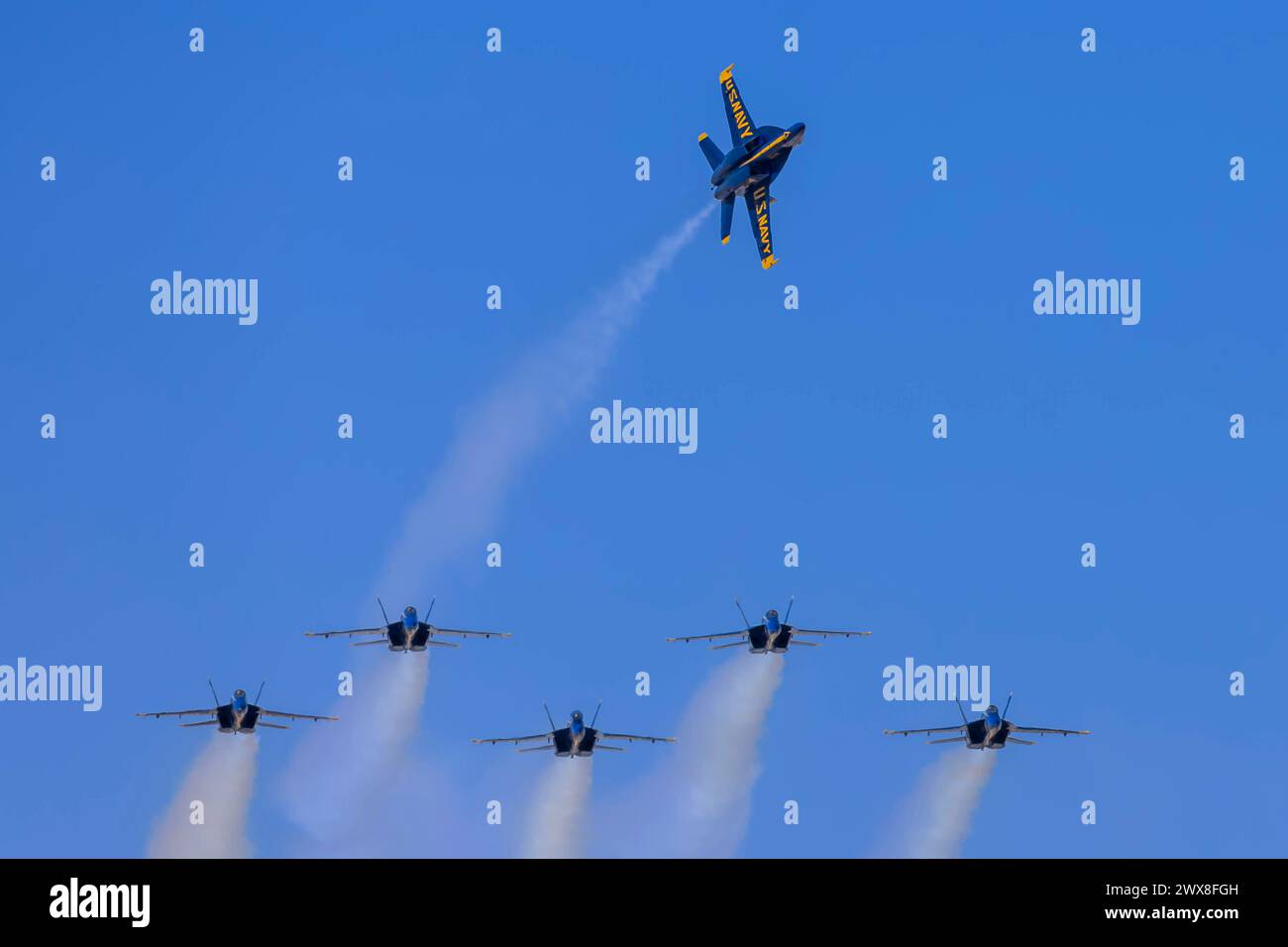 Blue angels team formations hi-res stock photography and images - Alamy