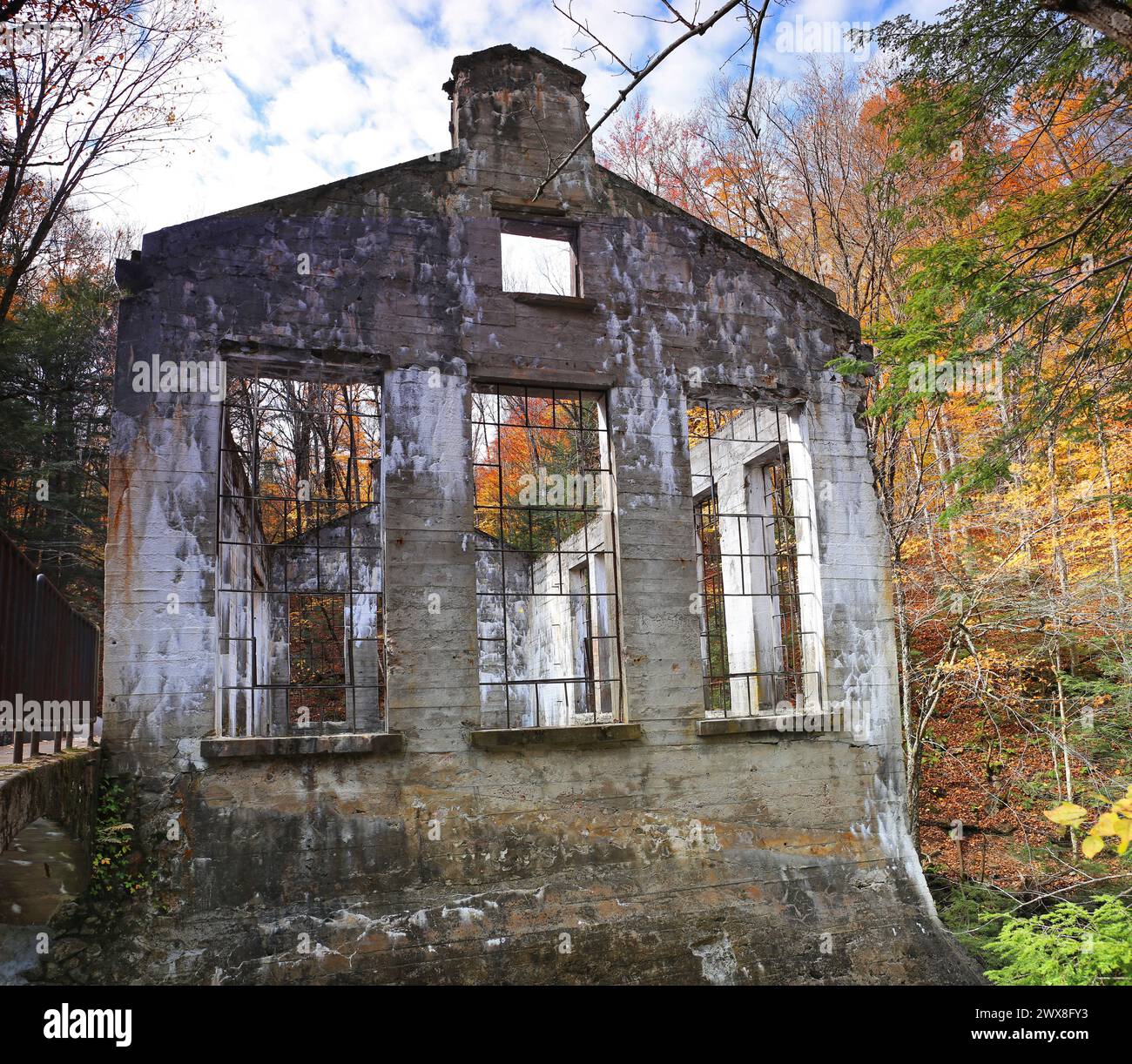 The Carbide-Wilson Ruins in Gatineau Park Stock Photo - Alamy