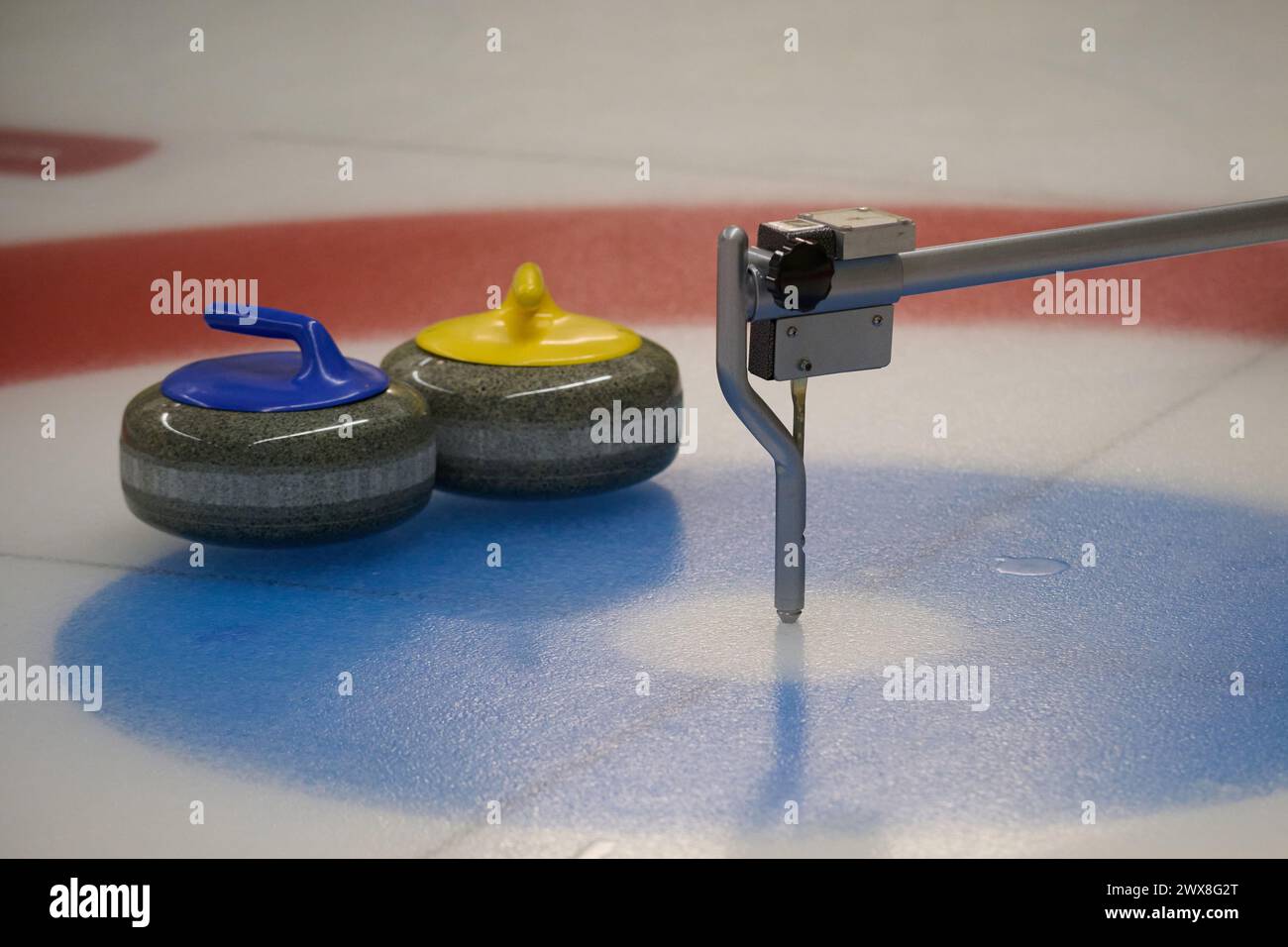 Back linering hi-res stock photography and images - Alamy