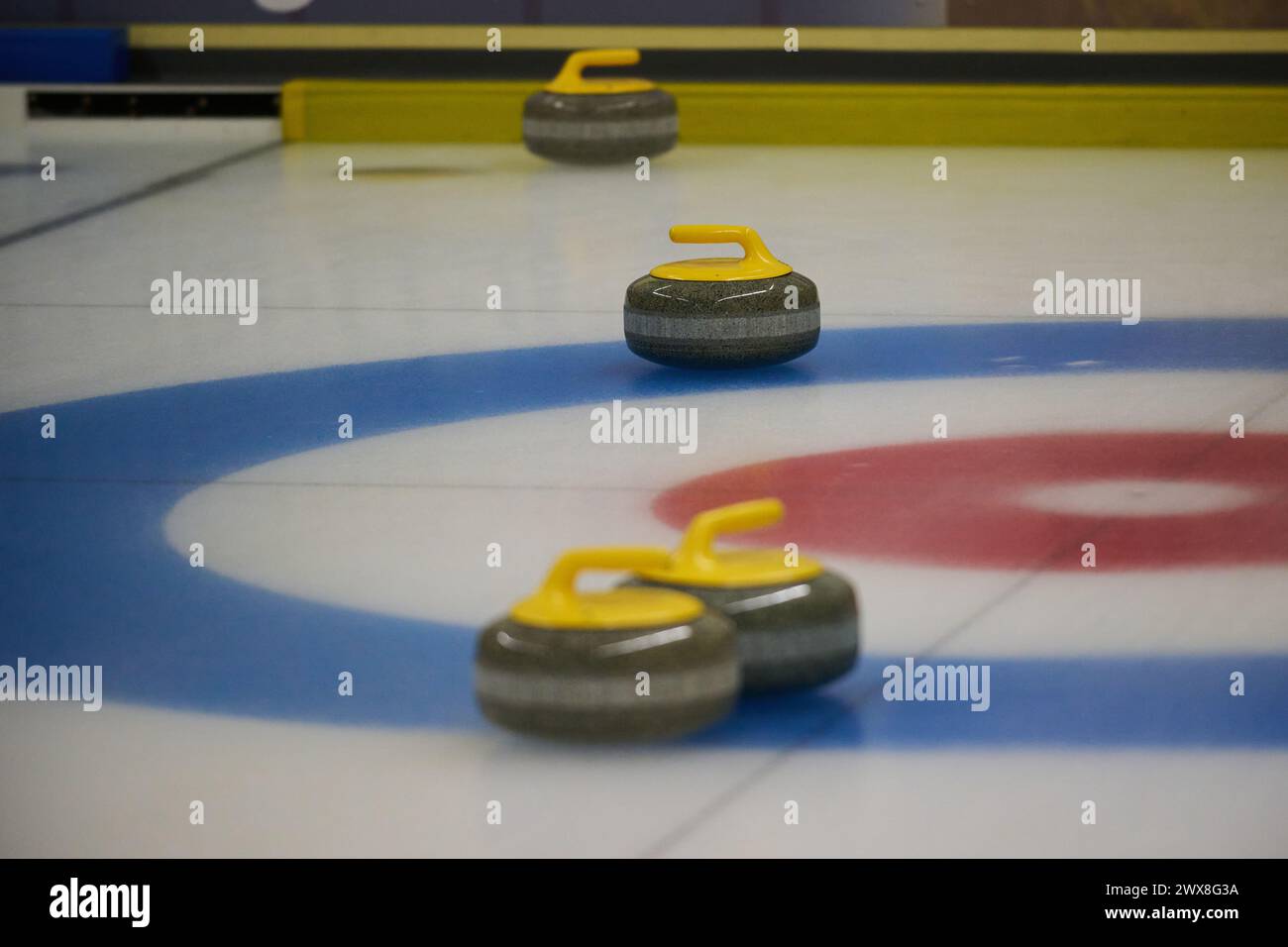 Back linering hi-res stock photography and images - Alamy