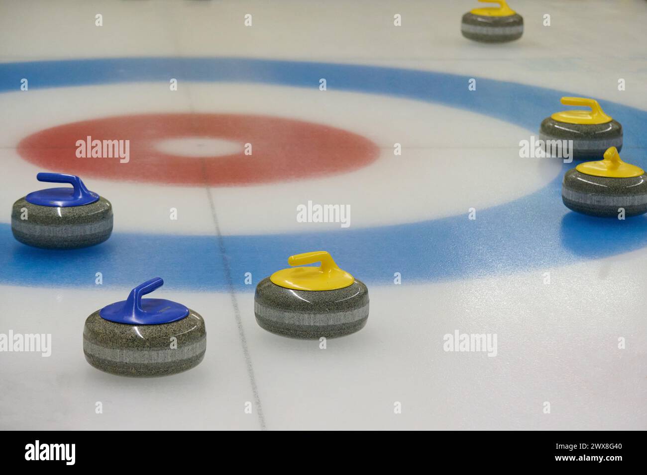 Curling stone back hi-res stock photography and images - Alamy
