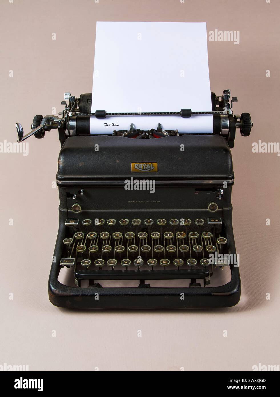 Vintage typing machine hi-res stock photography and images - Alamy
