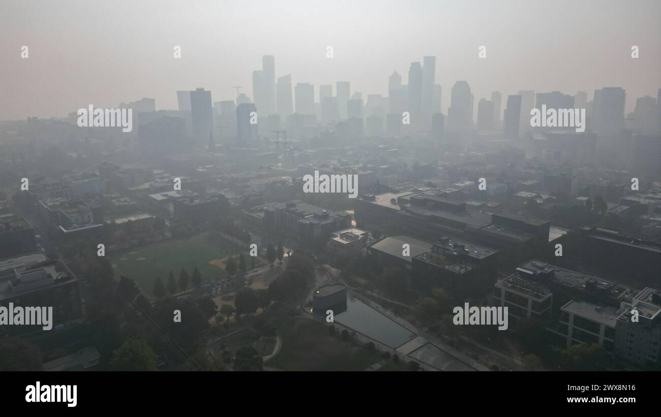 Wildfire Smoke Envelops Seattle Stock Photo - Alamy