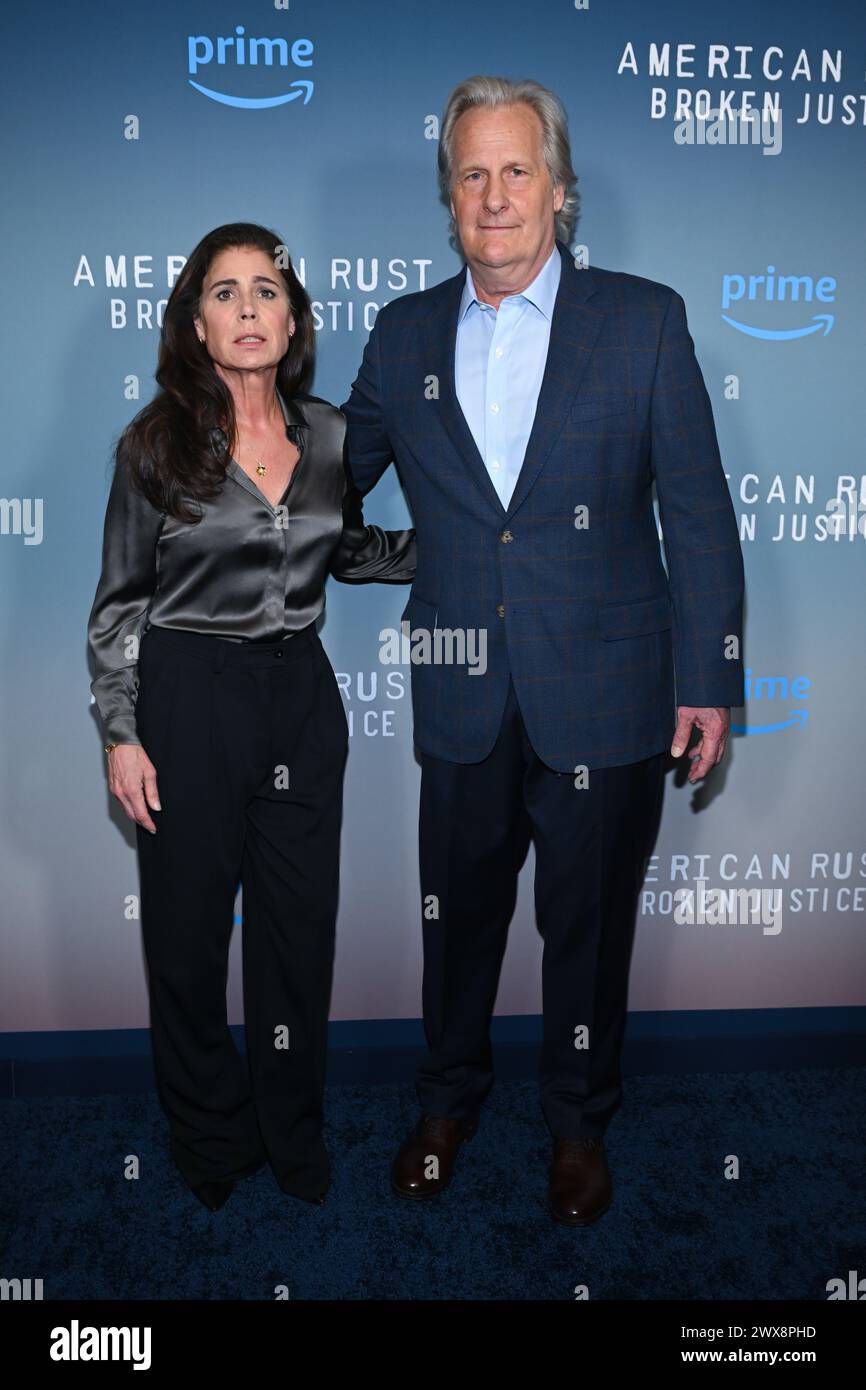 Maura Tierney and Jeff Daniels Stock Photo - Alamy