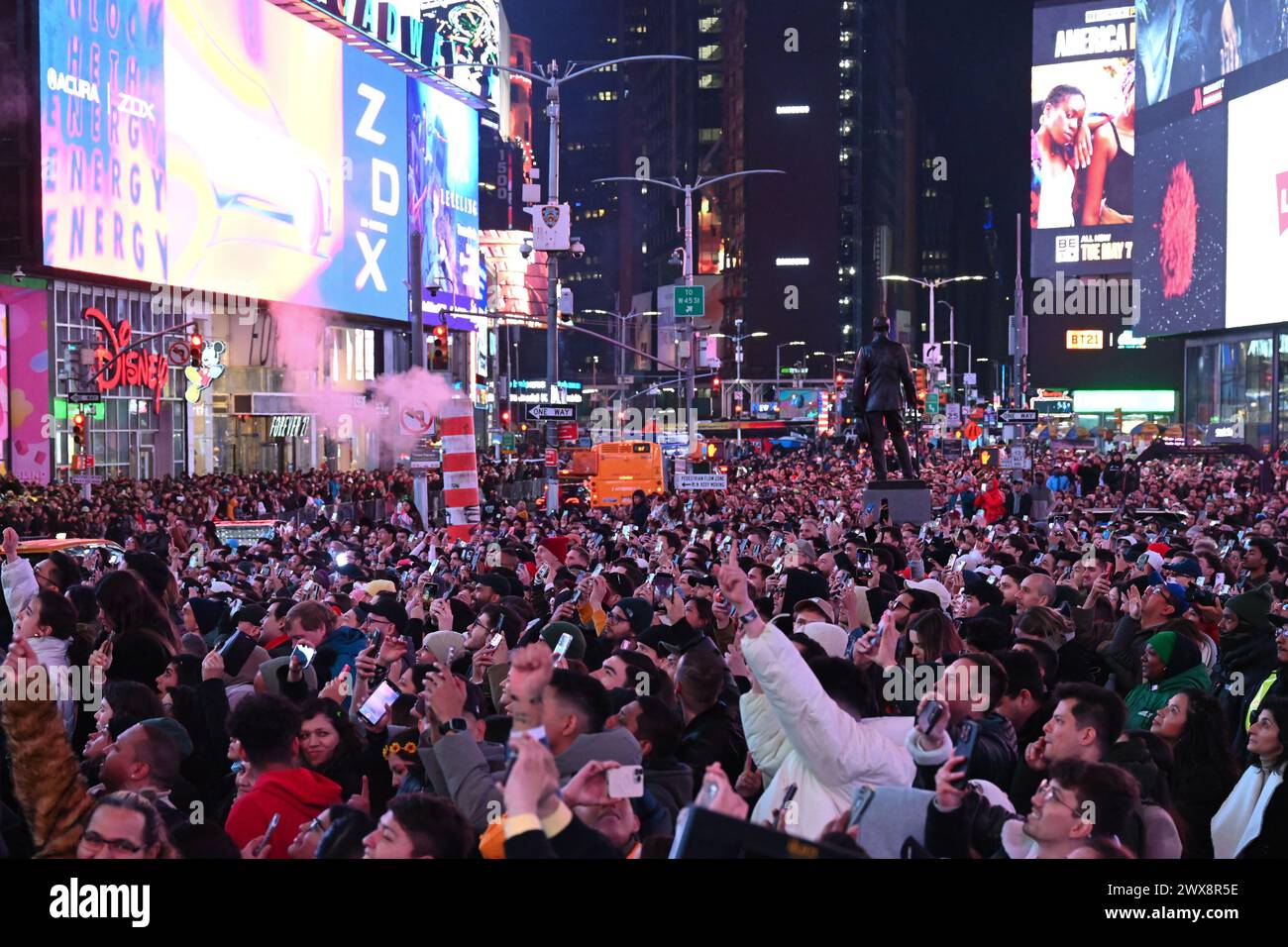 Crowds in Times Square watch Shakira perform live at TSX in Times ...