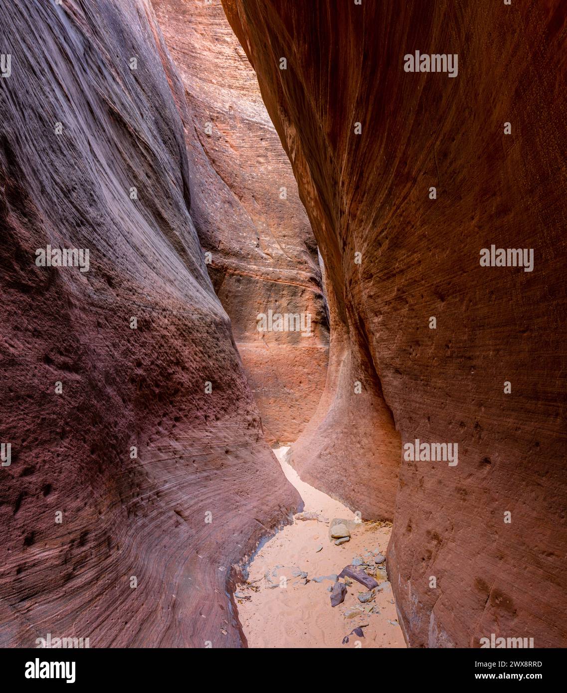 Red walls cliffs hi-res stock photography and images - Alamy