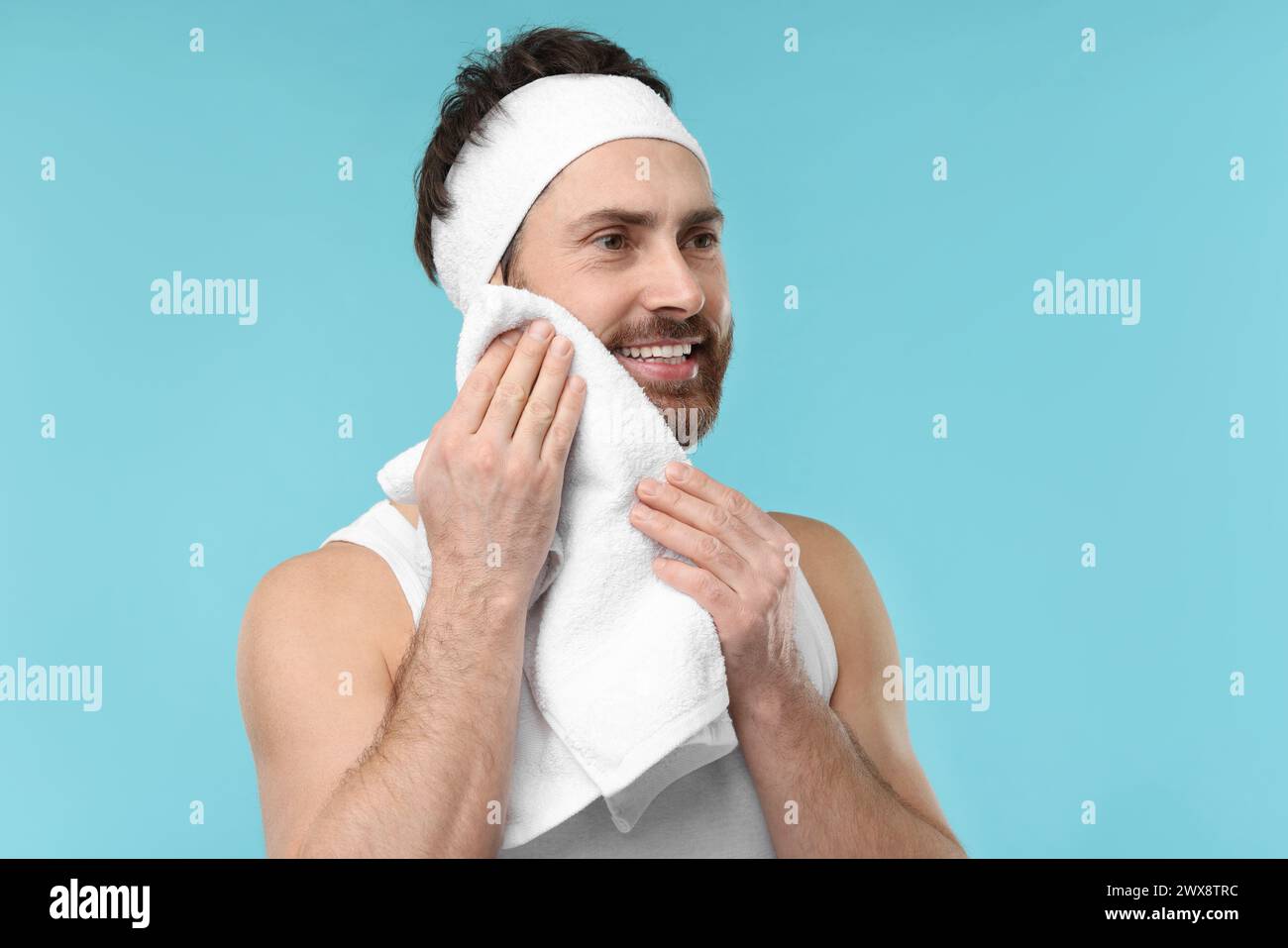 Man wiping face bath towel hi-res stock photography and images - Alamy