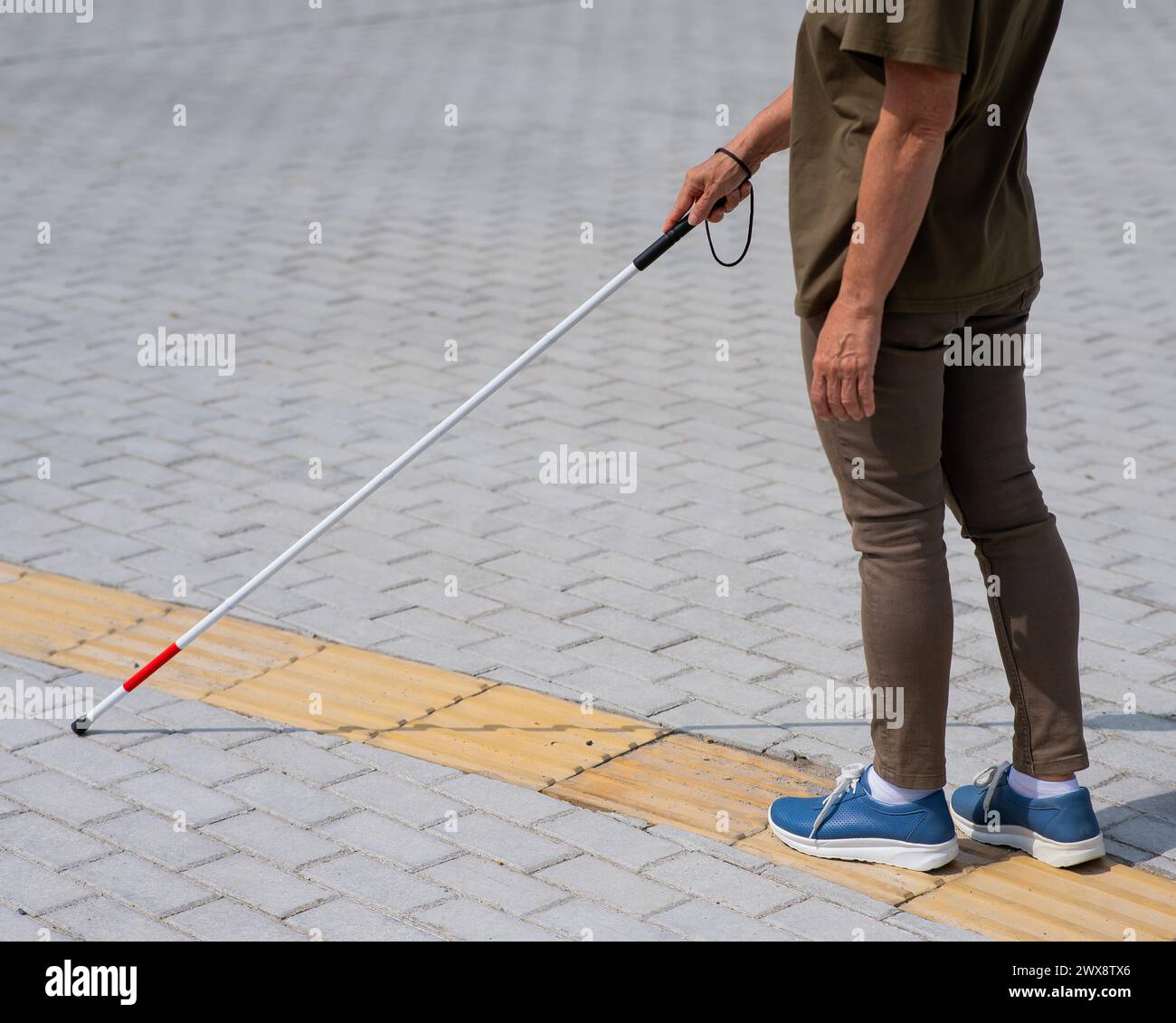Tactile walking surface indicator hi-res stock photography and images ...