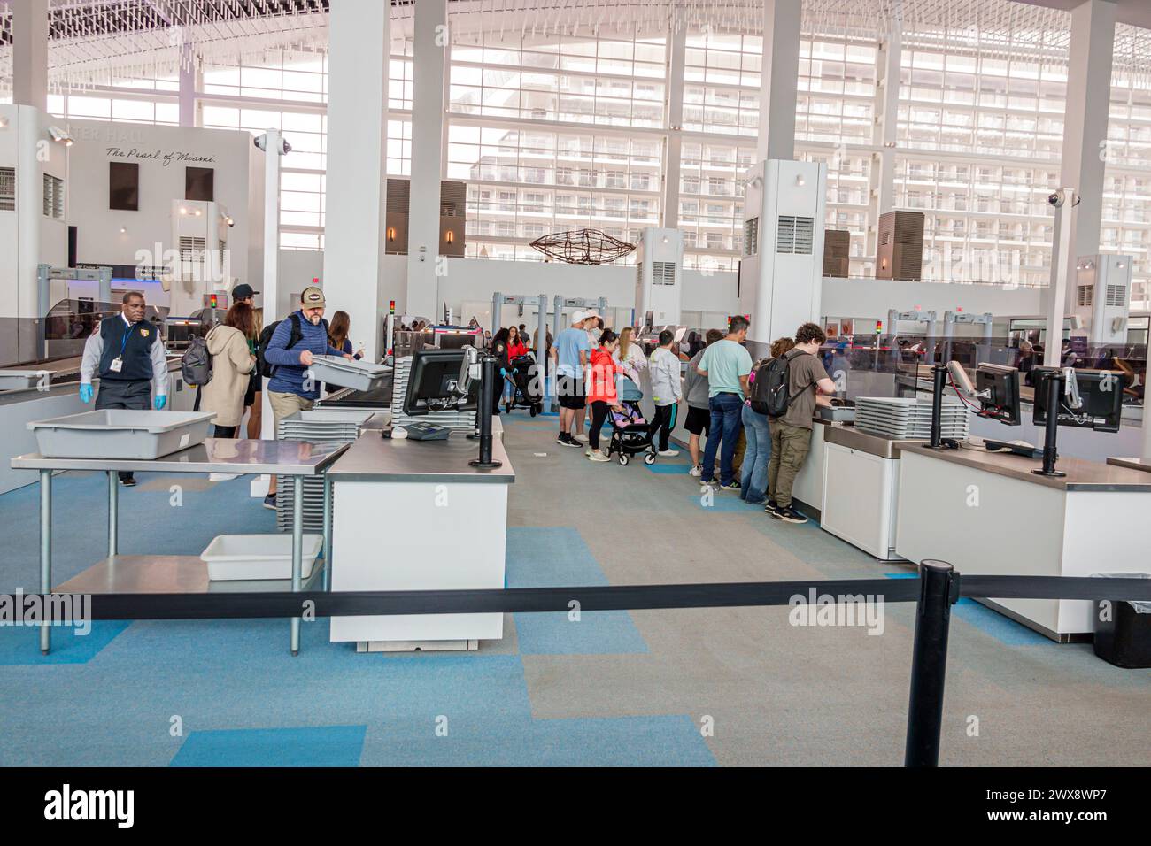 Norwegian cruise line terminal b hi-res stock photography and images ...