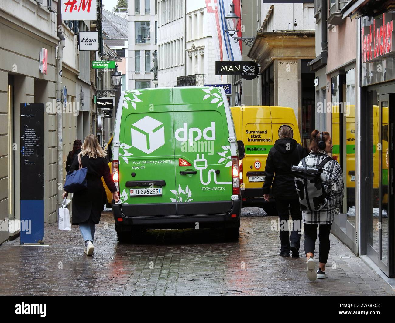 Anton Geisser 28.03.2024 Luzern Paketdienst Schweiz, Bild : DPD Paketzustellung mit Elektro ...