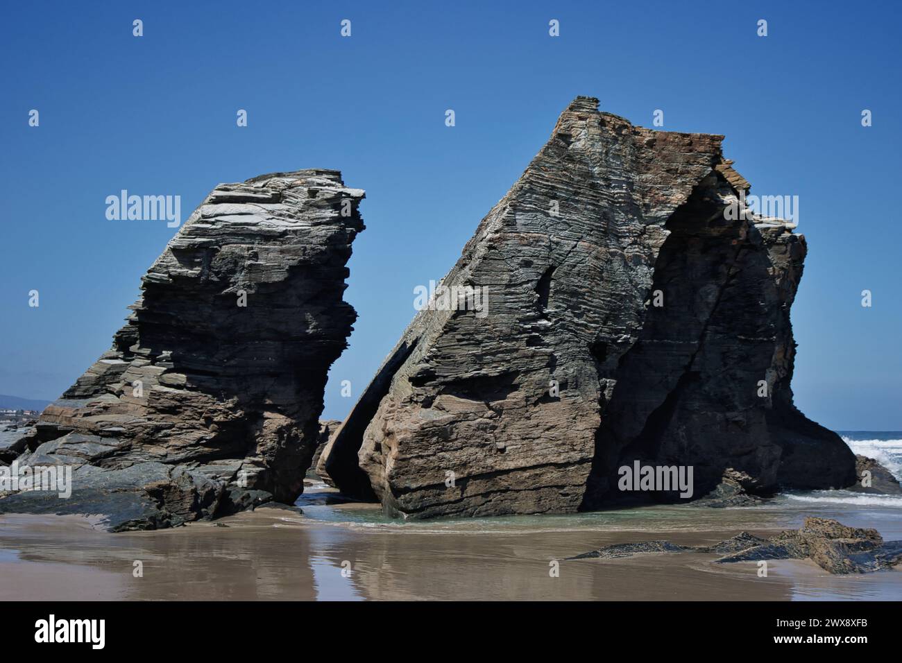 Two rocks texture hi-res stock photography and images - Alamy
