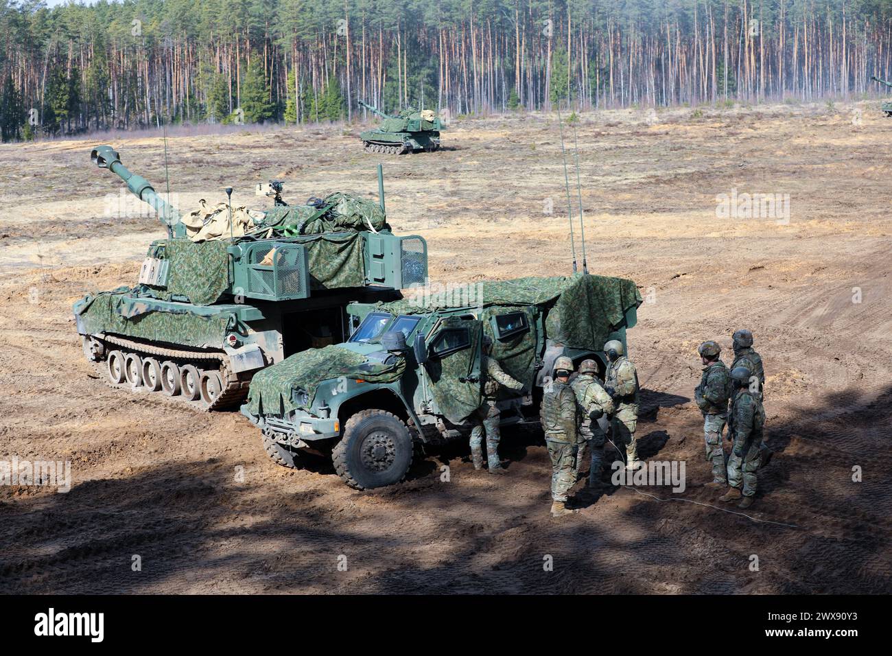 An M109A7 Paladin crew with Charlie Battery, 1st Battalion, 9th Field ...