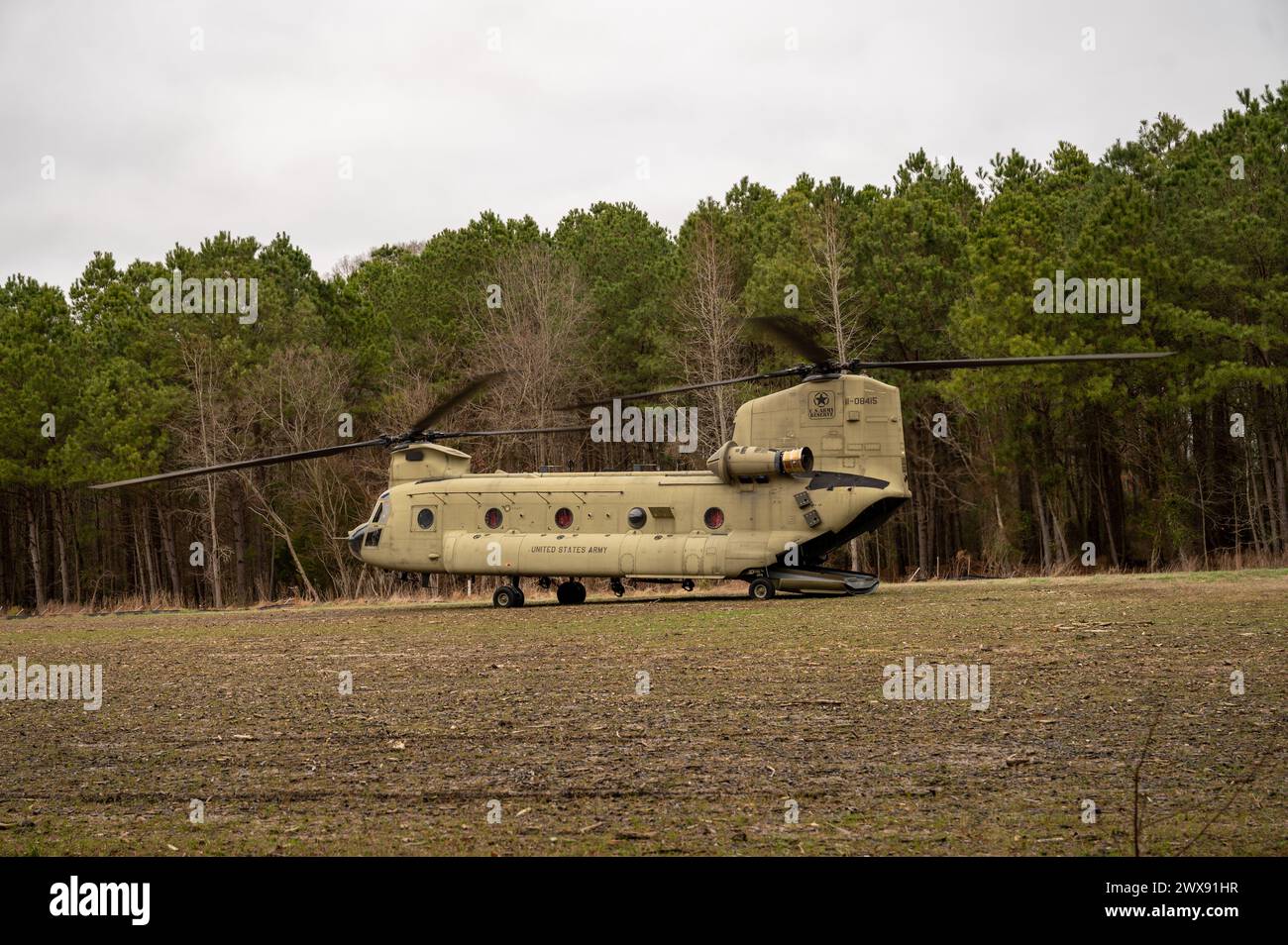 A CH-47 Chinook helicopter from the 3-159th General Support Aviation ...
