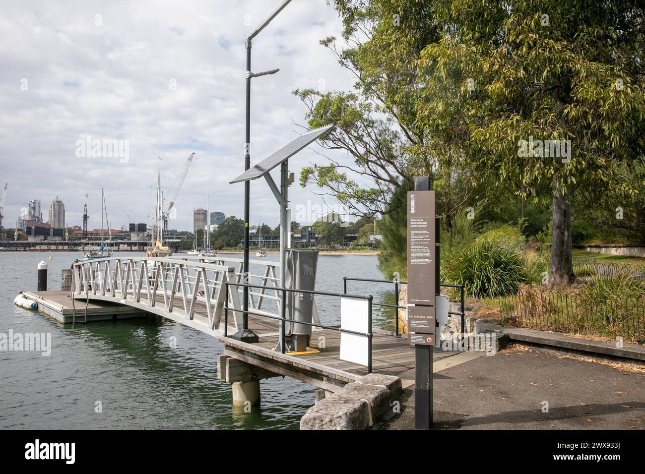 Blackwattle Bay Park and public pontoon jetty for boat berthing, Sydney ...