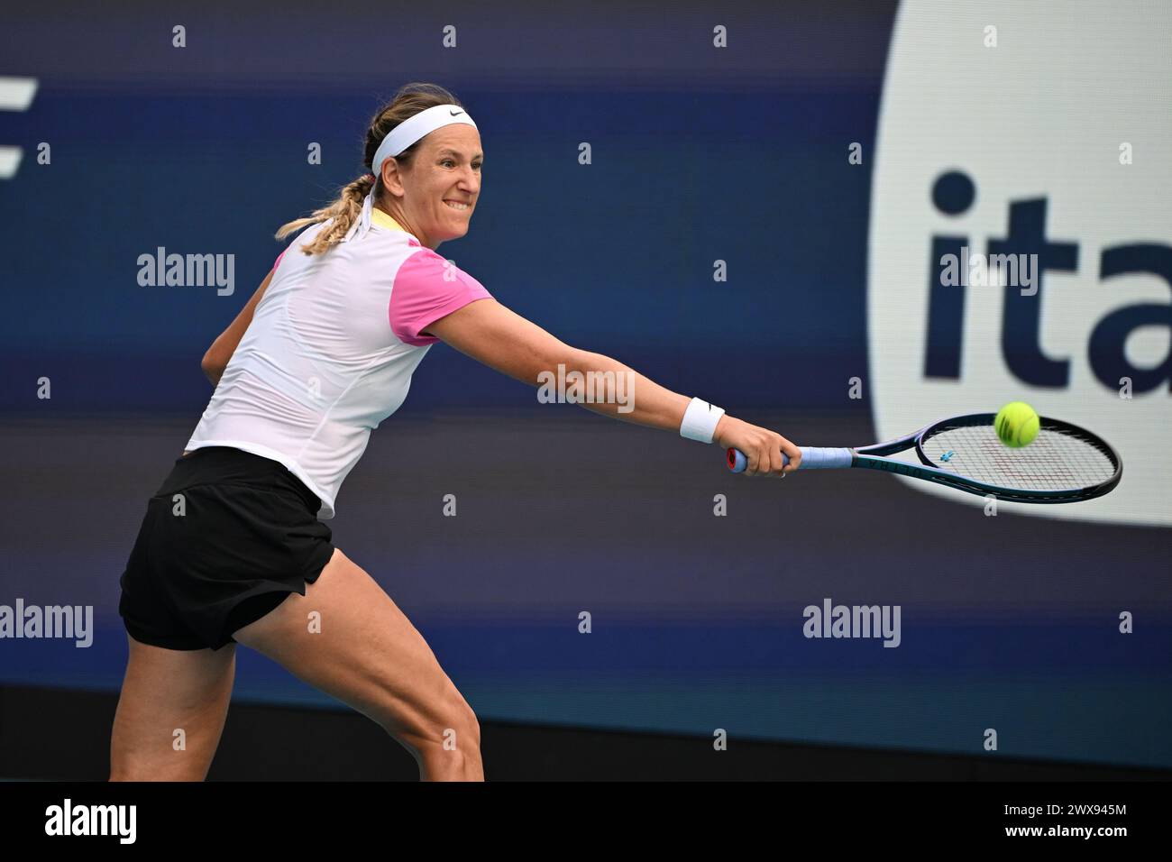 MIAMI GARDENS FL - MARCH 28: Victoria Azarenka Vs Elena Rybakina during ...