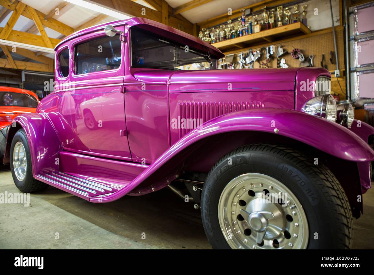 Classic car restoration hi-res stock photography and images - Alamy