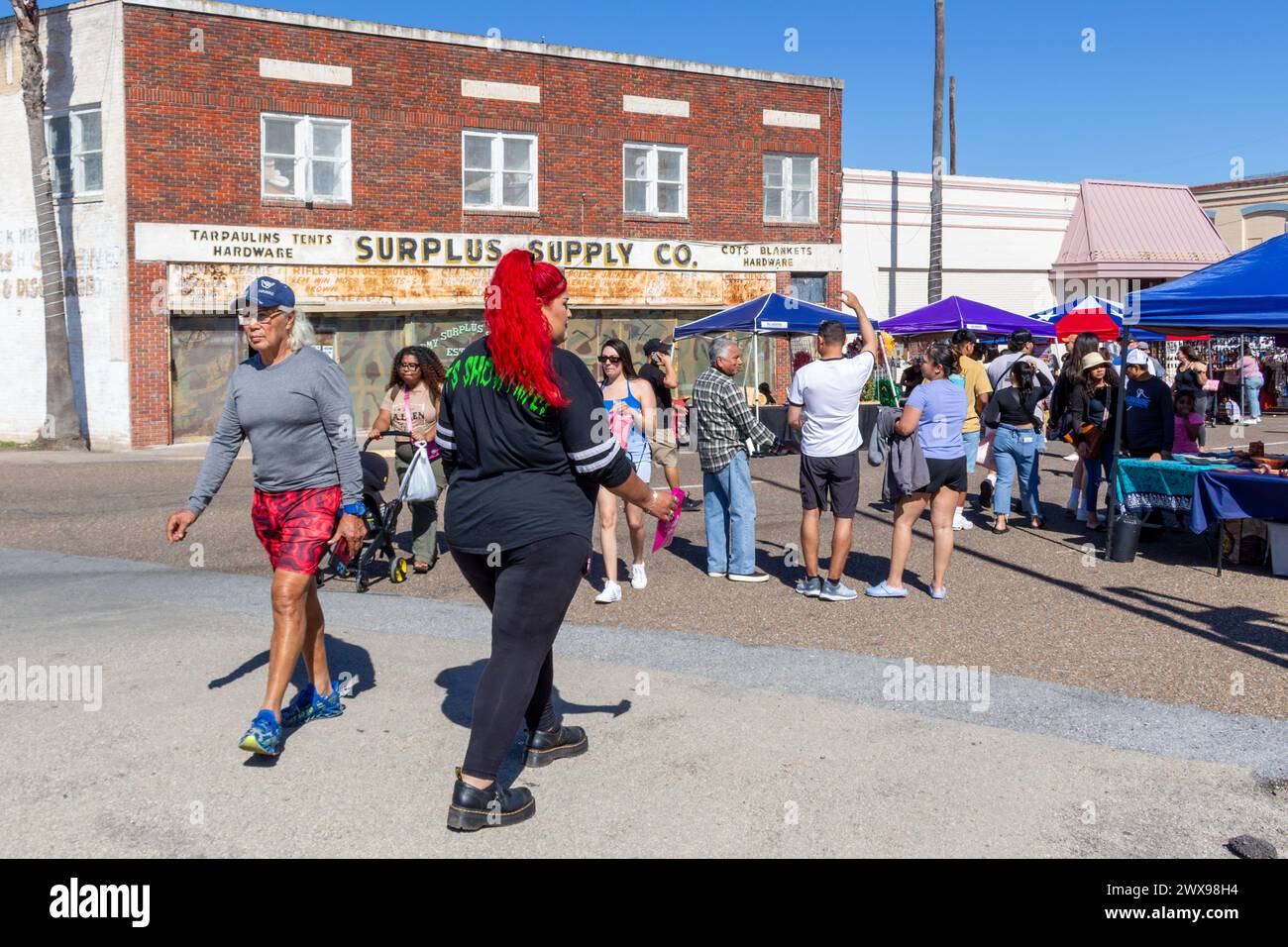 Woman big hair texas hi-res stock photography and images - Alamy
