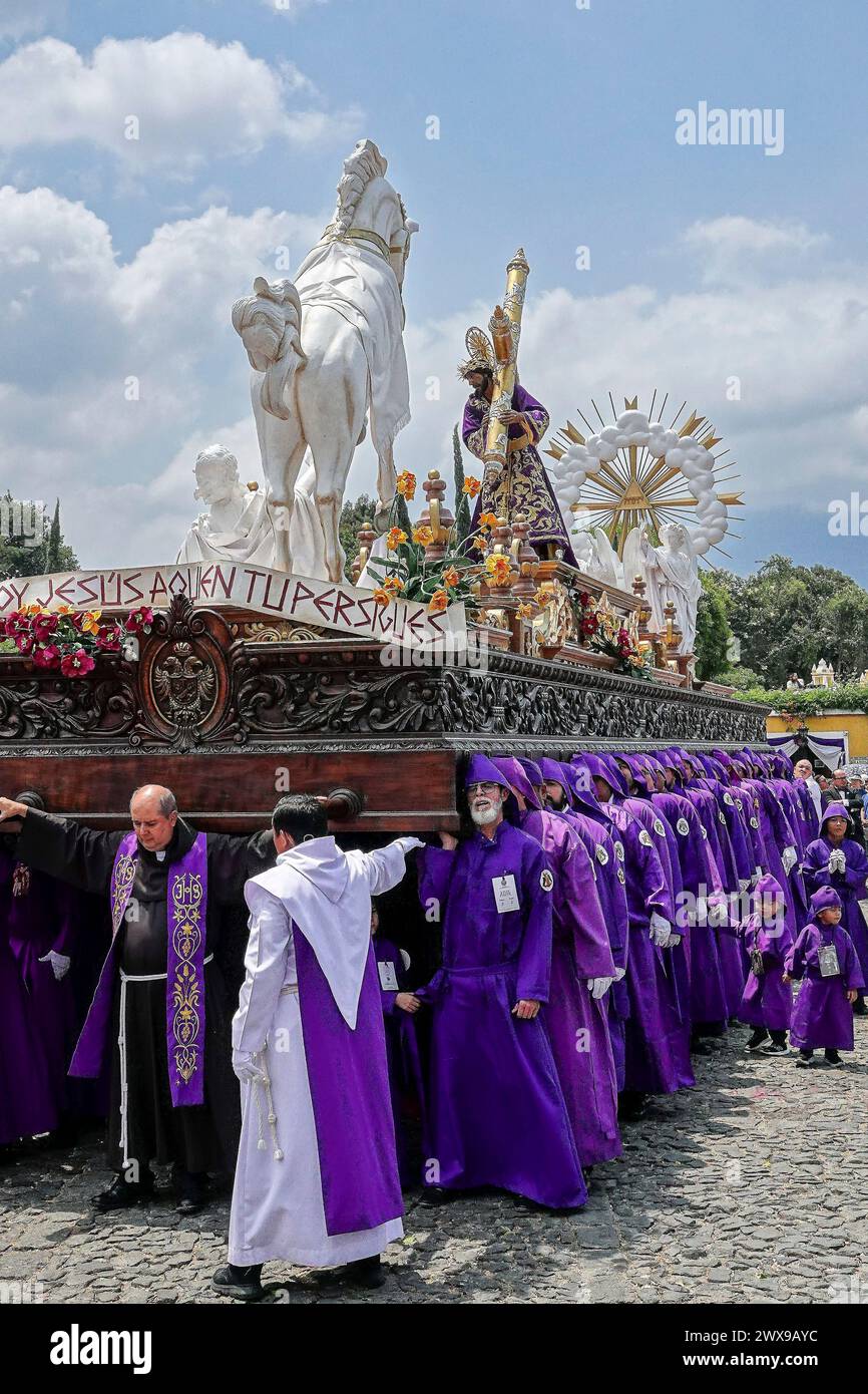 Antigua, Guatemala. 28th Mar, 2024. Costaleros carry the massive Jesús ...