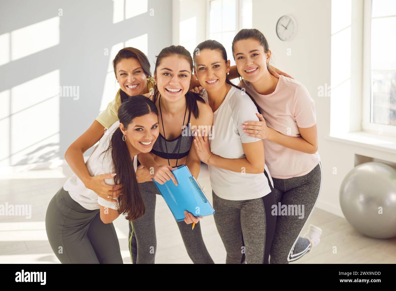 People wearing fitness clothes group hi-res stock photography and ...