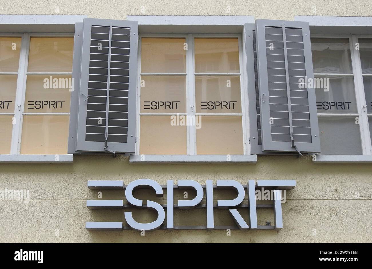 Kleiderkette hi-res stock photography and images - Alamy