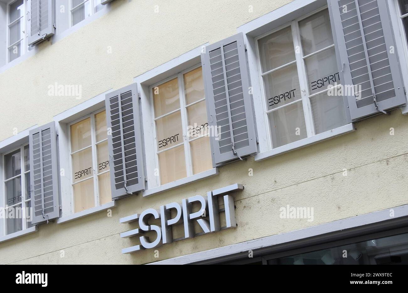 Kleiderkette hi-res stock photography and images - Alamy