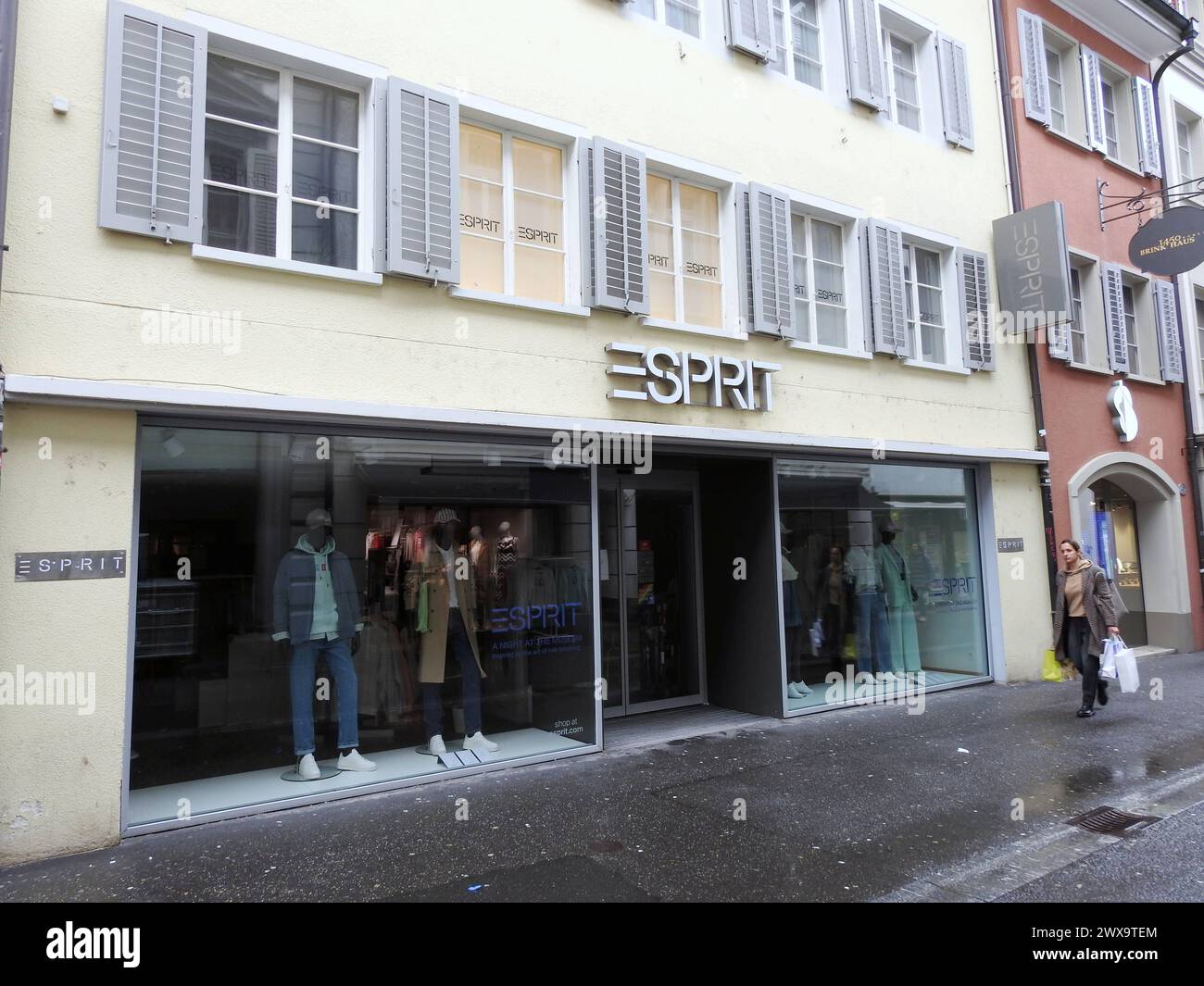 Kleiderkette hi-res stock photography and images - Alamy