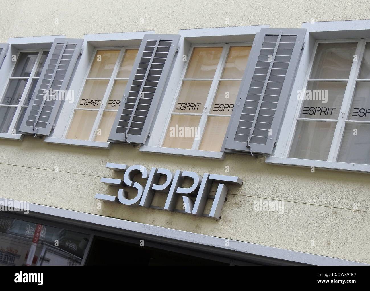 Kleiderkette hi-res stock photography and images - Alamy