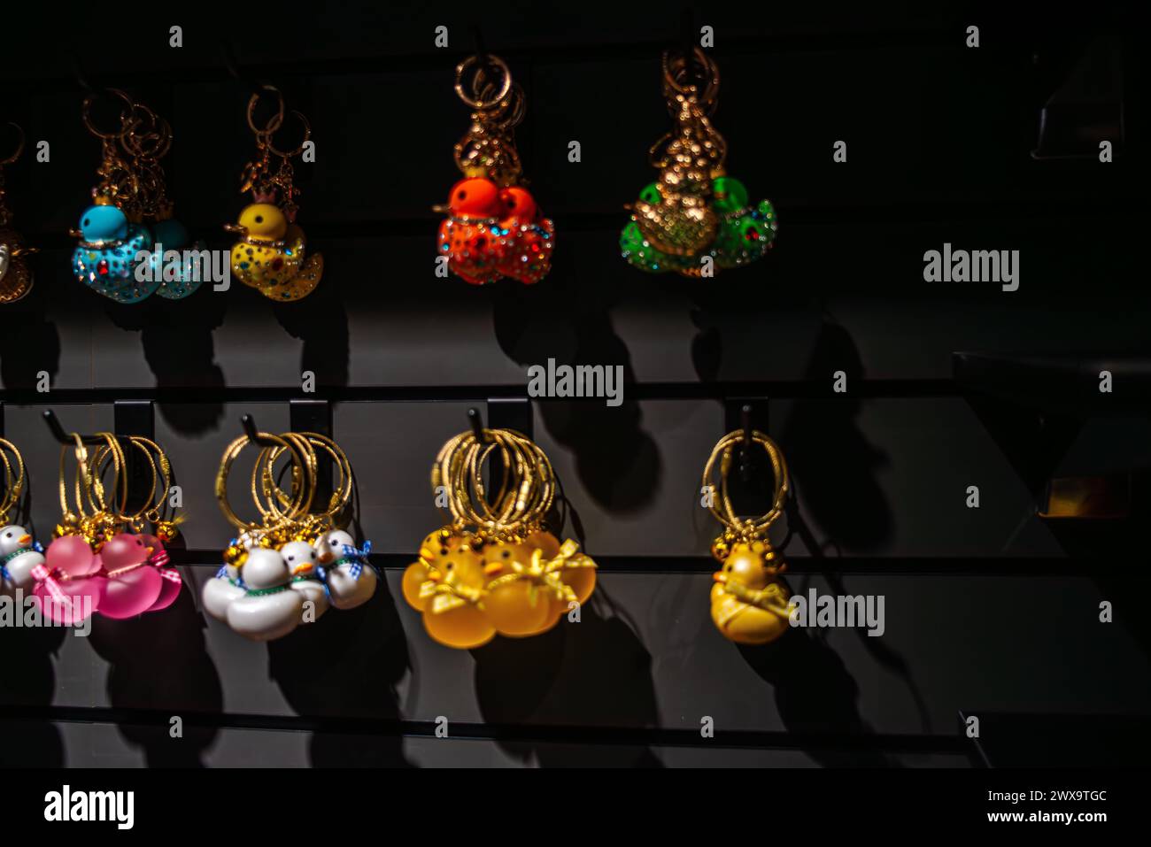 Cherish Amsterdam memories with iconic key chain gifts, small tokens ...