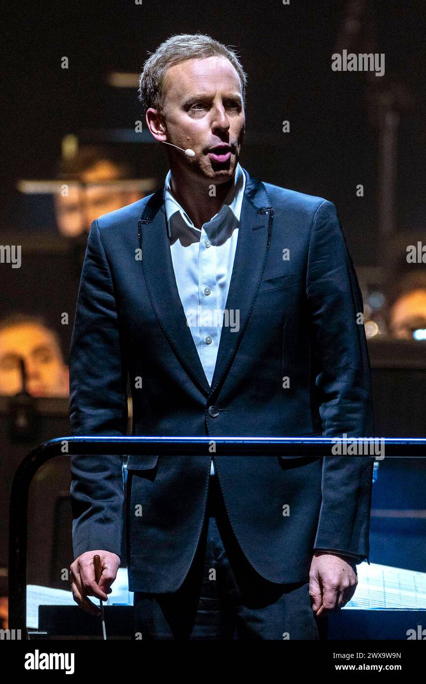 Dirigent Robert Emery beim Konzert The Music of Hans Zimmer & John ...