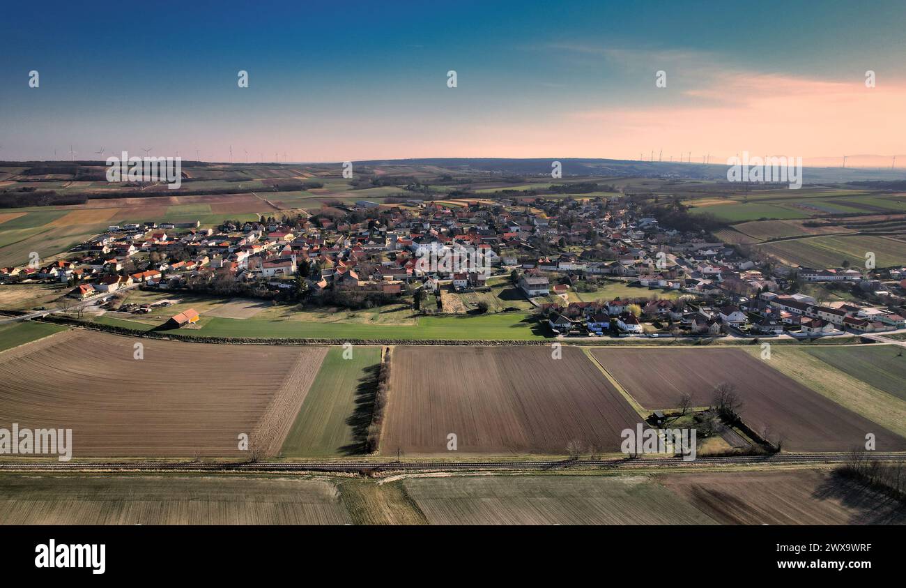 Raggendorf Luftbild Weinviertel Luftbild Matzen Stock Photo - Alamy