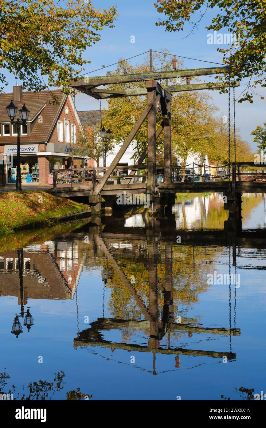 Bridge flap hi-res stock photography and images - Alamy