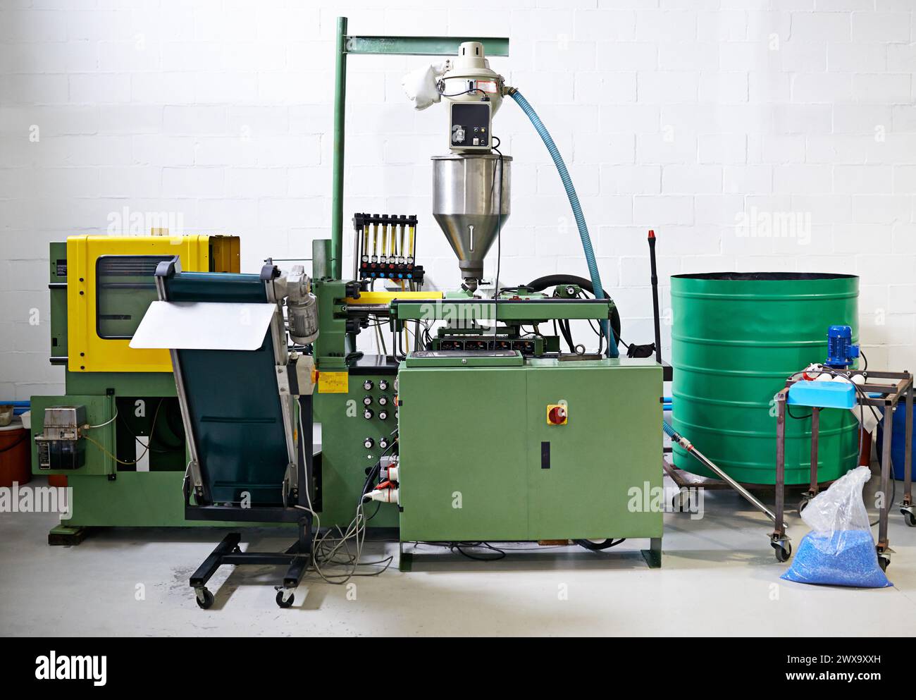 Plastic, injection and moulding machinery with electric heat technology ...