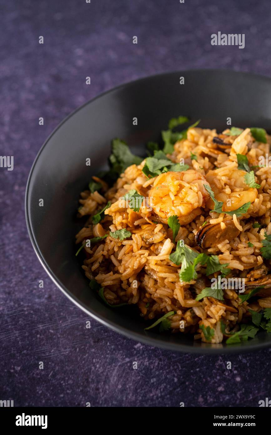 Seafood fried rice with prawns, mussels and cockles Stock Photo - Alamy