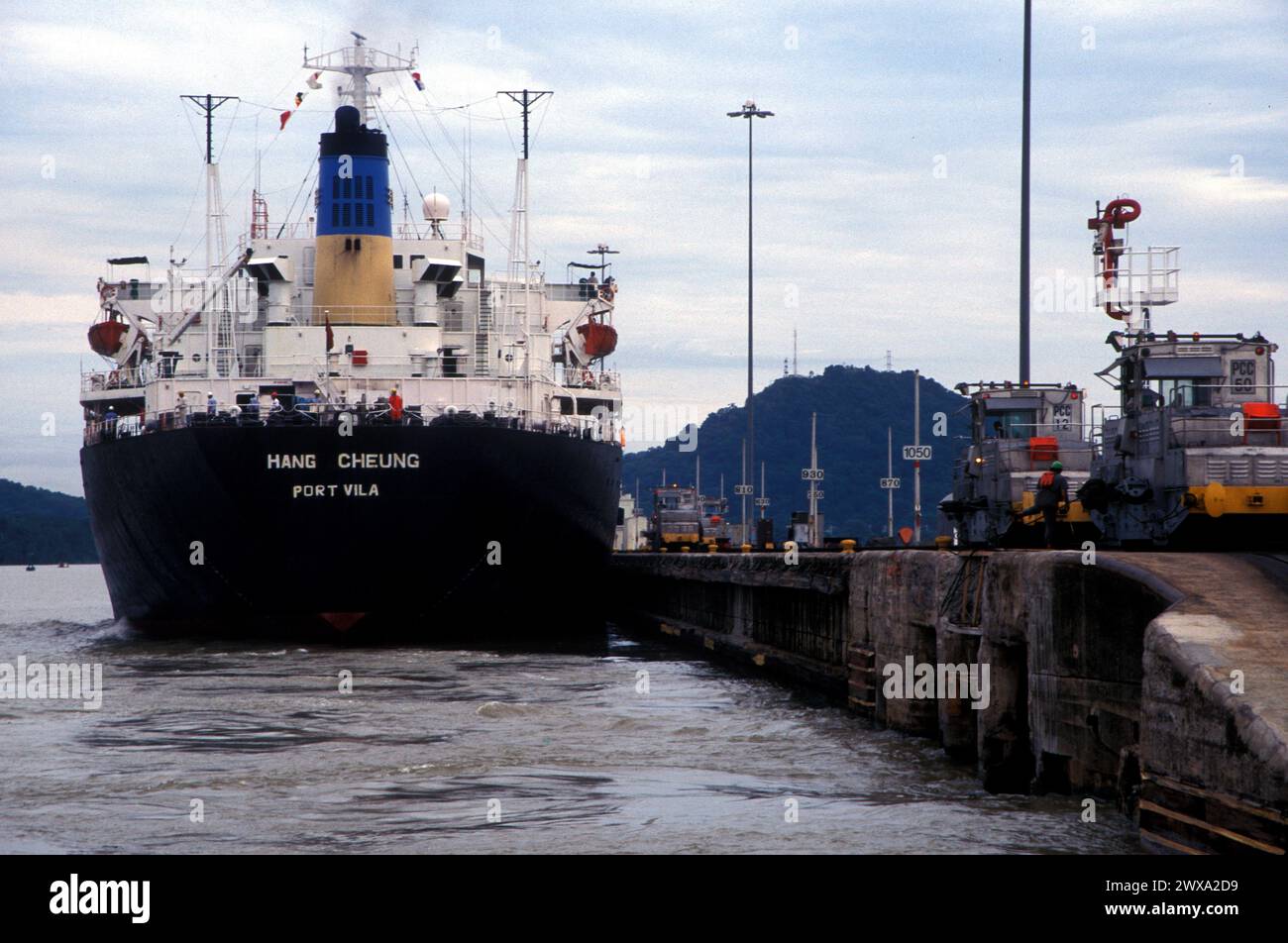 Panama ships hi-res stock photography and images - Alamy