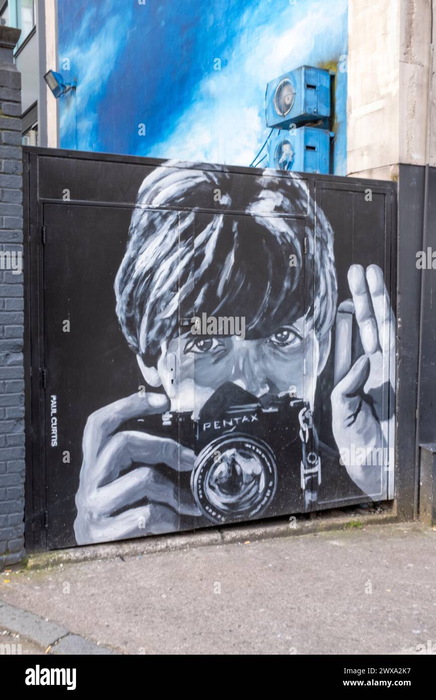 Paul curtis liverpool street art hi-res stock photography and images ...