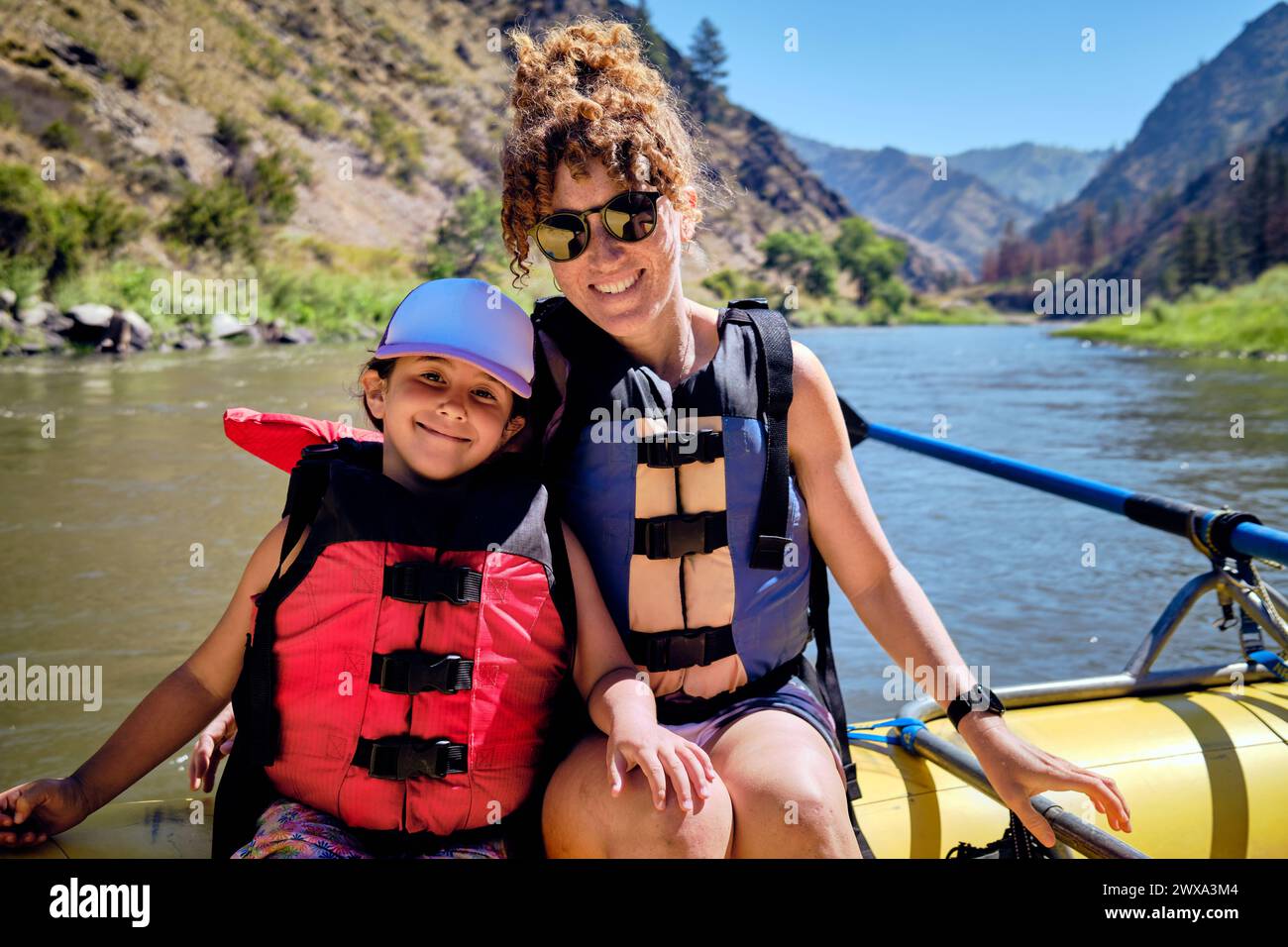 Girls in raft hi-res stock photography and images - Alamy